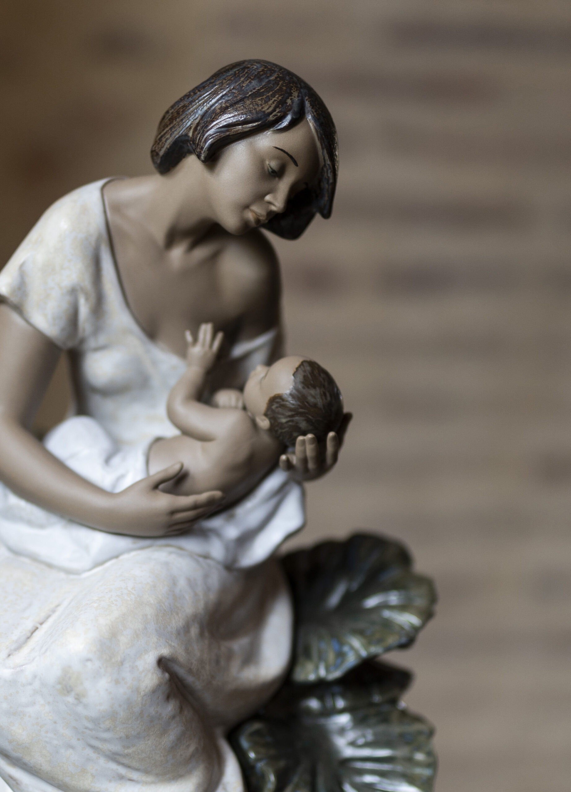 Lladro A Beautiful Bond Mother Figurine - Chelsea Design